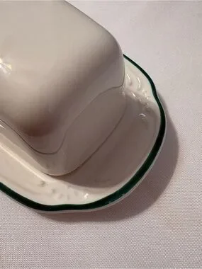 Pfaltzgraff | Kitchen | Pfaltzgraff Winterberry Covered Butter Dish ...